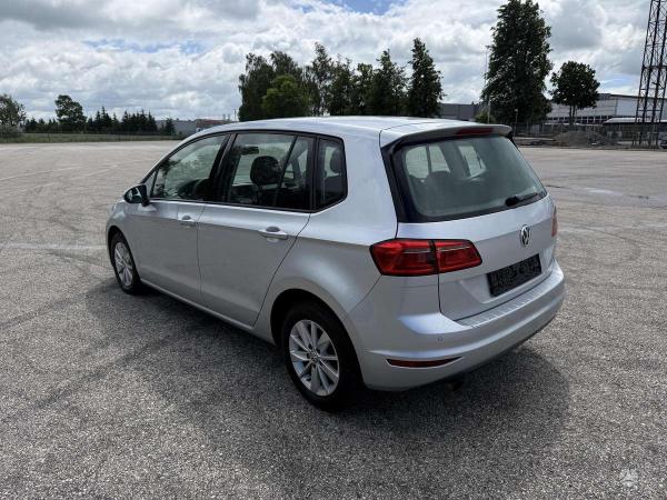 Grey Volkswagen Golf Sportsvan 2015 in Marijampole, with an engine capacity of 1.60 L and mileage of 235 thousand km for 6950 €, photo 4 on AUTOMOTO.COM.LV