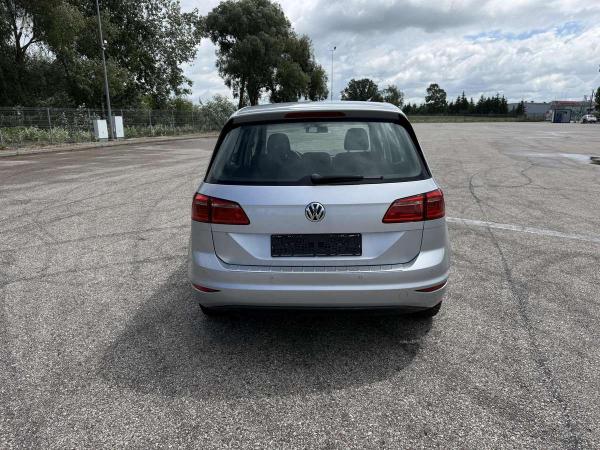 Grey Volkswagen Golf Sportsvan 2015 in Marijampole, with an engine capacity of 1.60 L and mileage of 235 thousand km for 6950 €, photo 7 on AUTOMOTO.COM.LV