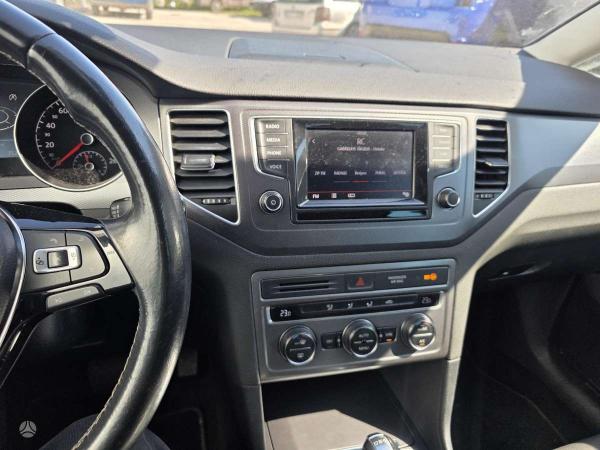 Pelēks Volkswagen Golf Sportsvan 2015 Kauņa, ar dzinēja tilpumu 1.60 L un nobraukumu 204 tūkst. km par 6200 €, foto 4 vietnē AUTOMOTO.COM.LV