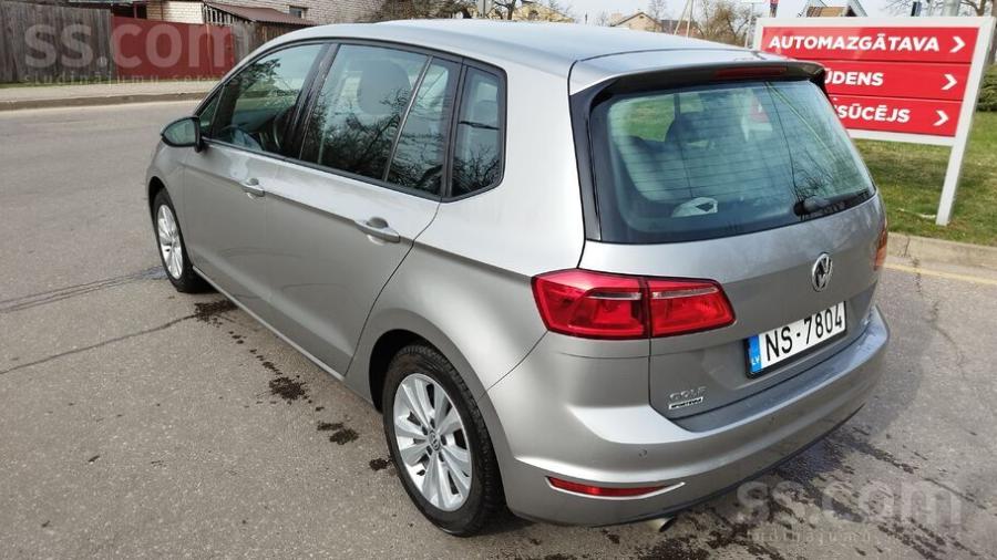 Pelēks Volkswagen Golf Sportsvan 2015 Daugavpils, ar dzinēja tilpumu 1.60 L un nobraukumu 130 tūkst. km par 7500 €, foto 5 vietnē AUTOMOTO.COM.LV