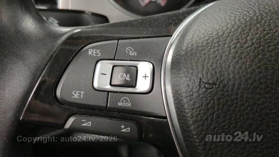 Pelēks Volkswagen Golf Sportsvan 2015 Paide, ar dzinēja tilpumu 1.40 L un nobraukumu 55 tūkst. km par 13900 €, foto 10 vietnē AUTOMOTO.COM.LV