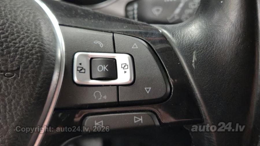 Pelēks Volkswagen Golf Sportsvan 2015 Paide, ar dzinēja tilpumu 1.40 L un nobraukumu 55 tūkst. km par 13900 €, foto 11 vietnē AUTOMOTO.COM.LV