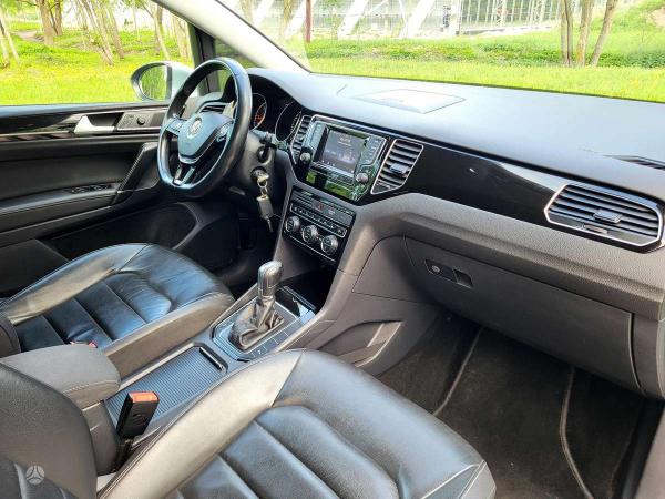 Pelēks Volkswagen Golf Sportsvan 2015 Šauļi, ar dzinēja tilpumu 1.60 L un nobraukumu 227 tūkst. km par 7950 €, foto 8 vietnē AUTOMOTO.COM.LV