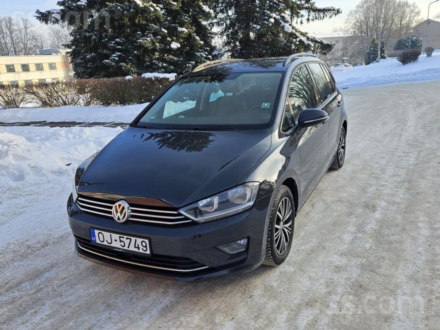 Pelēks Volkswagen Golf Sportsvan 2016 Jēkabpils, ar dzinēja tilpumu 2.00 L un nobraukumu 250 tūkst. km par 8990 €, foto 2 vietnē AUTOMOTO.COM.LV