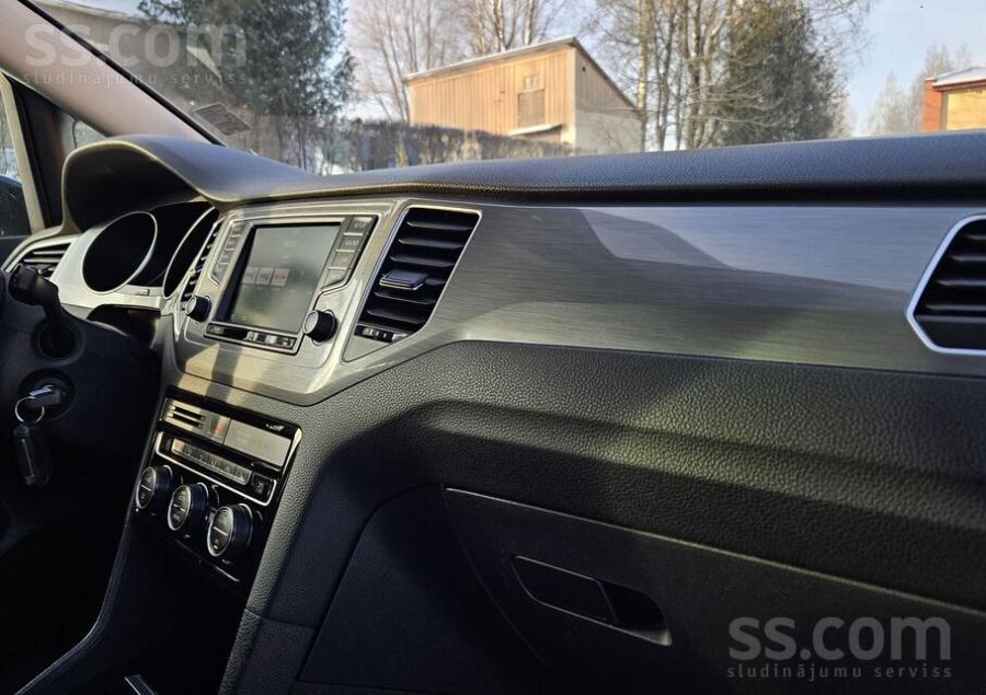 Pelēks Volkswagen Golf Sportsvan 2016 Jēkabpils, ar dzinēja tilpumu 2.00 L un nobraukumu 250 tūkst. km par 8990 €, foto 22 vietnē AUTOMOTO.COM.LV