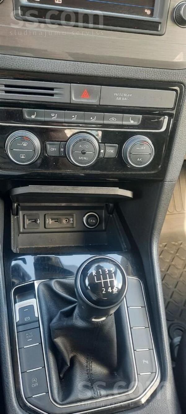 Grey Volkswagen Golf Sportsvan 2016 in Jekabpils, with an engine capacity of 2.00 L and mileage of 302 thousand km for 9350 €, photo 8 on AUTOMOTO.COM.LV