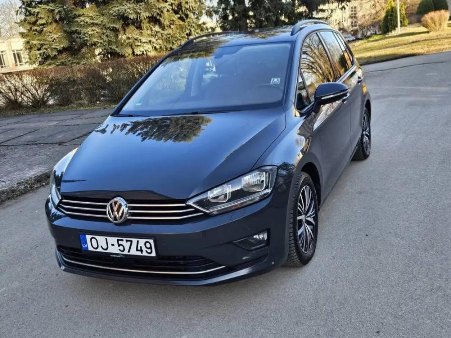 Pelēks Volkswagen Golf Sportsvan 2016 Jēkabpils, ar dzinēja tilpumu 2.00 L un nobraukumu 250 tūkst. km par 8990 €, foto 3 vietnē AUTOMOTO.COM.LV
