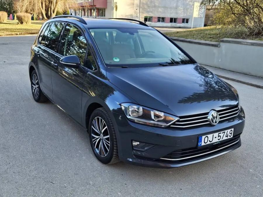 Pelēks Volkswagen Golf Sportsvan 2016 Jēkabpils, ar dzinēja tilpumu 2.00 L un nobraukumu 250 tūkst. km par 8990 €, foto 5 vietnē AUTOMOTO.COM.LV