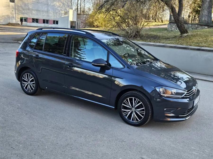 Pelēks Volkswagen Golf Sportsvan 2016 Jēkabpils, ar dzinēja tilpumu 2.00 L un nobraukumu 250 tūkst. km par 8990 €, foto 6 vietnē AUTOMOTO.COM.LV