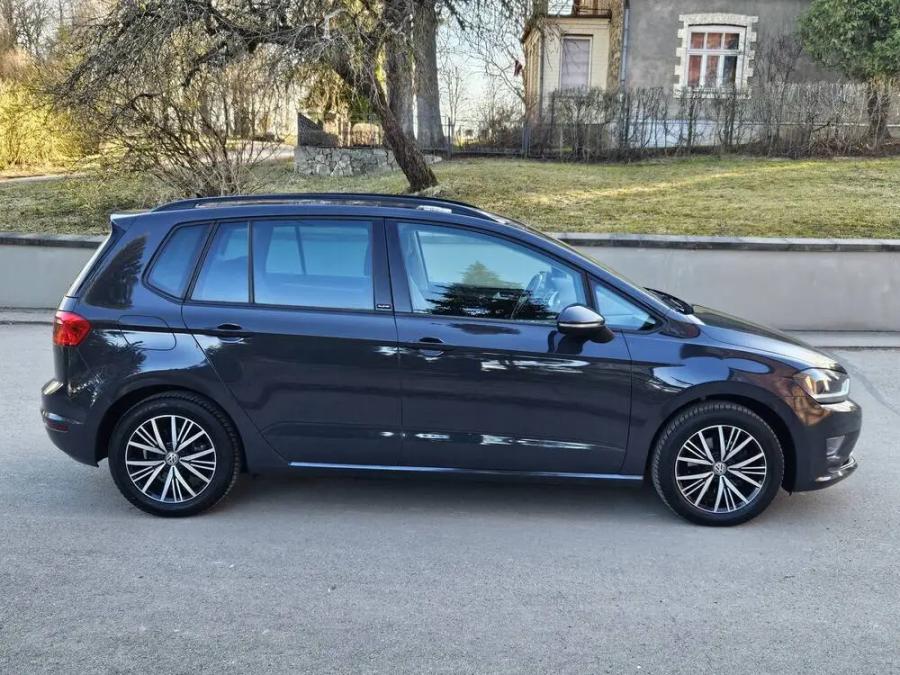 Pelēks Volkswagen Golf Sportsvan 2016 Jēkabpils, ar dzinēja tilpumu 2.00 L un nobraukumu 250 tūkst. km par 8990 €, foto 7 vietnē AUTOMOTO.COM.LV