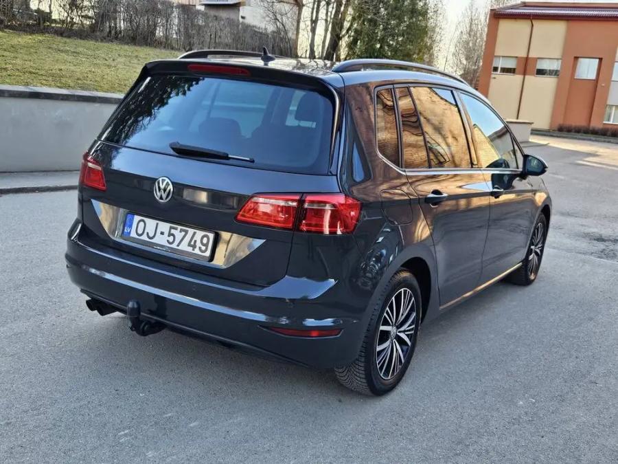 Pelēks Volkswagen Golf Sportsvan 2016 Jēkabpils, ar dzinēja tilpumu 2.00 L un nobraukumu 250 tūkst. km par 8990 €, foto 9 vietnē AUTOMOTO.COM.LV