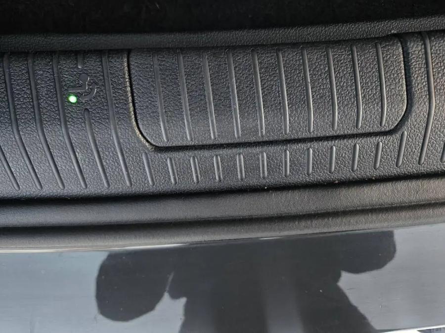 Pelēks Volkswagen Golf Sportsvan 2016 Jēkabpils, ar dzinēja tilpumu 2.00 L un nobraukumu 250 tūkst. km par 8990 €, foto 20 vietnē AUTOMOTO.COM.LV