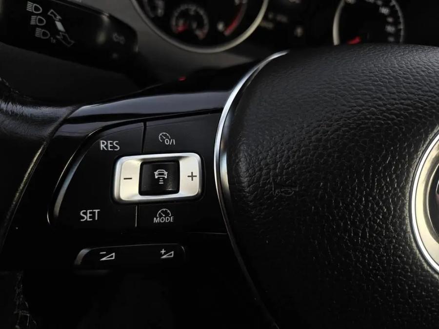 Pelēks Volkswagen Golf Sportsvan 2016 Jēkabpils, ar dzinēja tilpumu 2.00 L un nobraukumu 250 tūkst. km par 8990 €, foto 22 vietnē AUTOMOTO.COM.LV