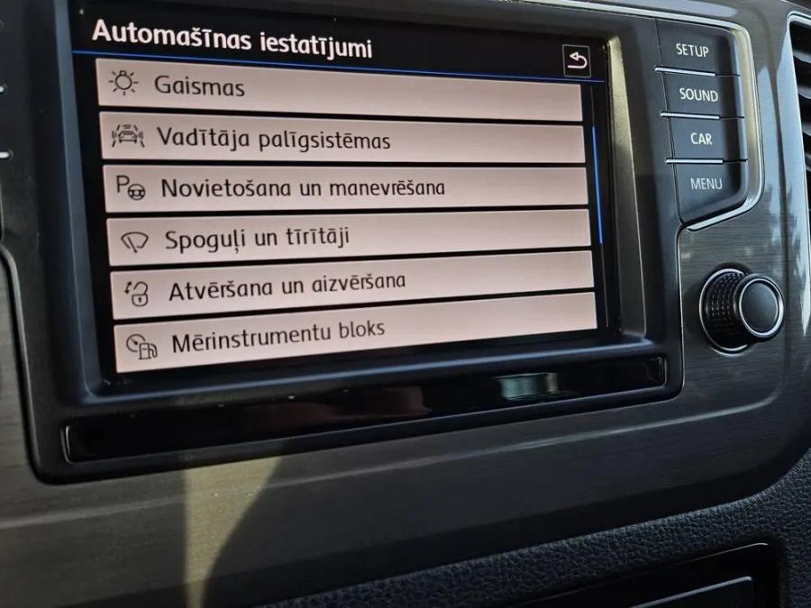 Pelēks Volkswagen Golf Sportsvan 2016 Jēkabpils, ar dzinēja tilpumu 2.00 L un nobraukumu 250 tūkst. km par 8990 €, foto 24 vietnē AUTOMOTO.COM.LV