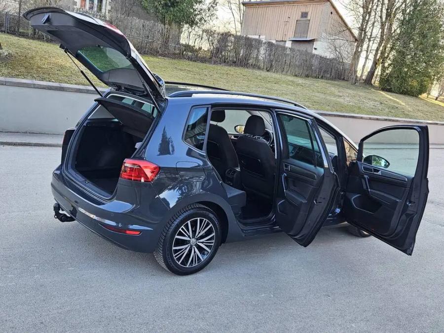 Pelēks Volkswagen Golf Sportsvan 2016 Jēkabpils, ar dzinēja tilpumu 2.00 L un nobraukumu 250 tūkst. km par 8990 €, foto 28 vietnē AUTOMOTO.COM.LV