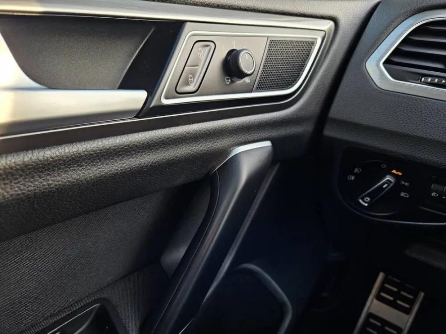 Pelēks Volkswagen Golf Sportsvan 2016 Jēkabpils, ar dzinēja tilpumu 2.00 L un nobraukumu 250 tūkst. km par 8990 €, foto 30 vietnē AUTOMOTO.COM.LV