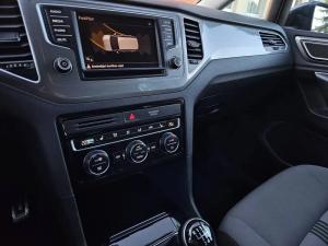 Pelēks Volkswagen Golf Sportsvan 2016 Jēkabpils, ar dzinēja tilpumu 2.00 L un nobraukumu 250 tūkst. km par 8990 €, foto 31 vietnē AUTOMOTO.COM.LV