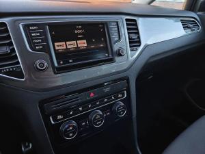 Pelēks Volkswagen Golf Sportsvan 2016 Jēkabpils, ar dzinēja tilpumu 2.00 L un nobraukumu 250 tūkst. km par 8990 €, foto 32 vietnē AUTOMOTO.COM.LV