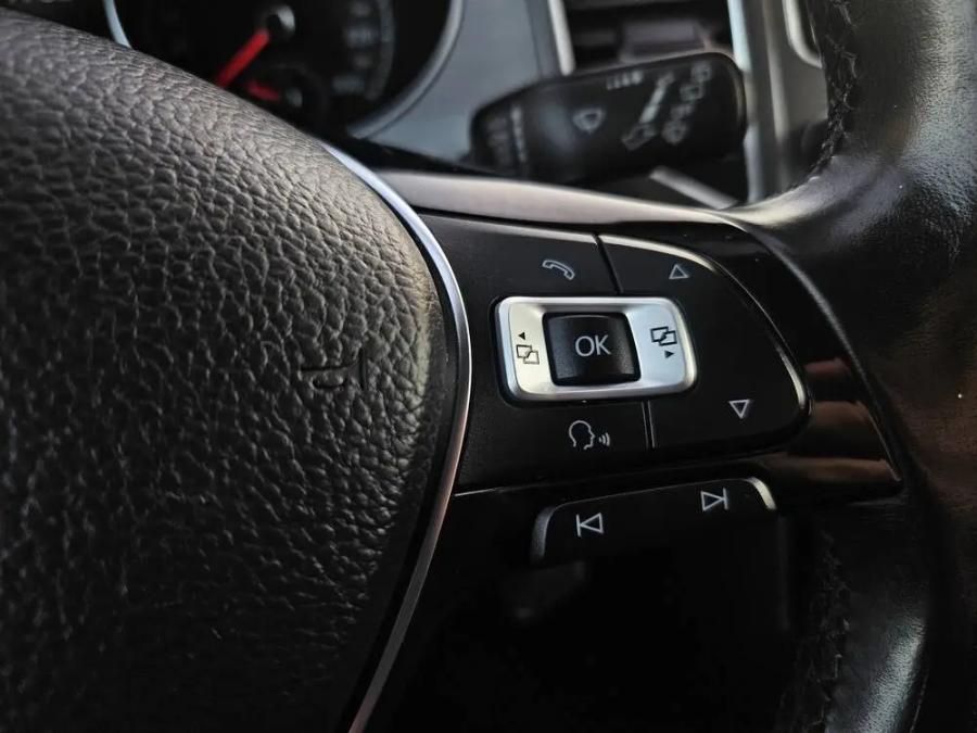 Pelēks Volkswagen Golf Sportsvan 2016 Jēkabpils, ar dzinēja tilpumu 2.00 L un nobraukumu 250 tūkst. km par 8990 €, foto 33 vietnē AUTOMOTO.COM.LV