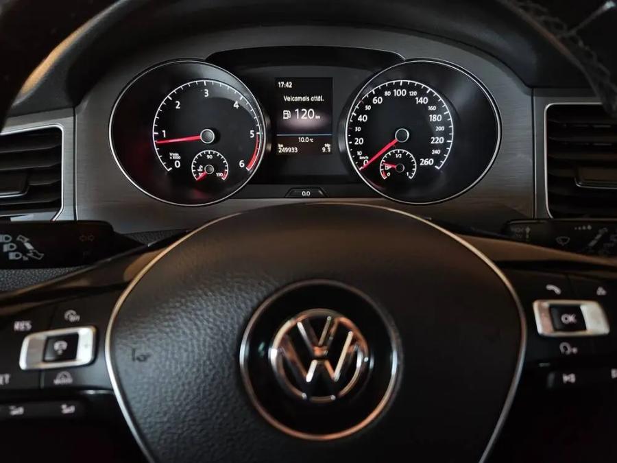 Pelēks Volkswagen Golf Sportsvan 2016 Jēkabpils, ar dzinēja tilpumu 2.00 L un nobraukumu 250 tūkst. km par 8990 €, foto 34 vietnē AUTOMOTO.COM.LV