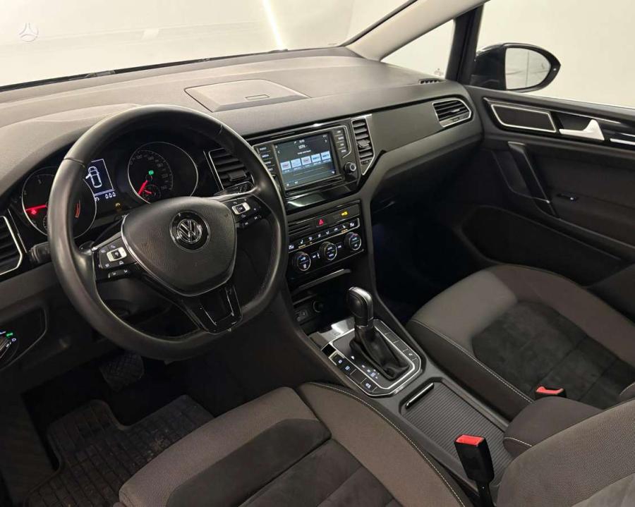 Pelēks Volkswagen Golf Sportsvan 2017 Marijampole, ar dzinēja tilpumu 1.97 L un nobraukumu 266 tūkst. km par 10999 €, foto 2 vietnē AUTOMOTO.COM.LV