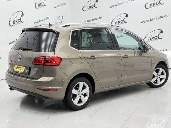 Pelēks Volkswagen Golf Sportsvan 2017 Viļņa, ar dzinēja tilpumu 1.60 L un nobraukumu 224 tūkst. km par 8900 €, foto 2 vietnē AUTOMOTO.COM.LV