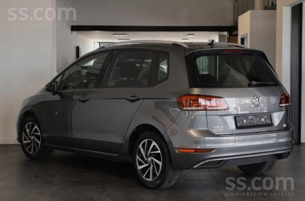 Grey Volkswagen Golf Sportsvan 2018 in Valmiera, with an engine capacity of 1.50 L and mileage of 113 thousand km for 14800 €, photo 3 on AUTOMOTO.COM.LV