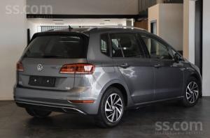 Grey Volkswagen Golf Sportsvan 2018 in Valmiera, with an engine capacity of 1.50 L and mileage of 113 thousand km for 14800 €, photo 5 on AUTOMOTO.COM.LV