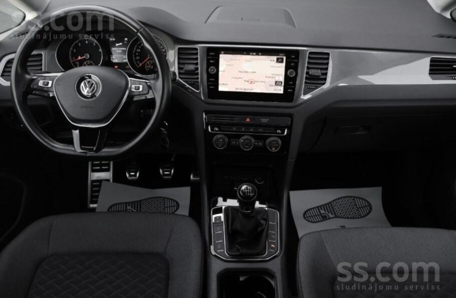 Grey Volkswagen Golf Sportsvan 2018 in Valmiera, with an engine capacity of 1.50 L and mileage of 113 thousand km for 14800 €, photo 6 on AUTOMOTO.COM.LV