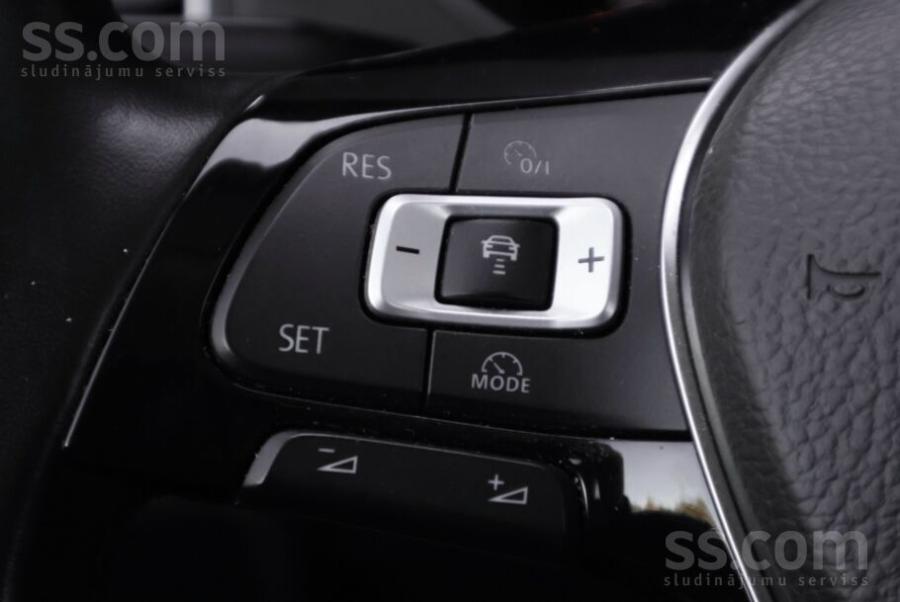 Grey Volkswagen Golf Sportsvan 2018 in Valmiera, with an engine capacity of 1.50 L and mileage of 113 thousand km for 14800 €, photo 8 on AUTOMOTO.COM.LV