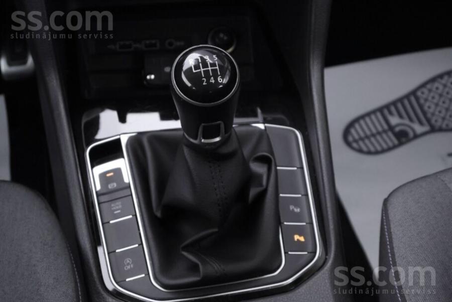 Grey Volkswagen Golf Sportsvan 2018 in Valmiera, with an engine capacity of 1.50 L and mileage of 113 thousand km for 14800 €, photo 17 on AUTOMOTO.COM.LV