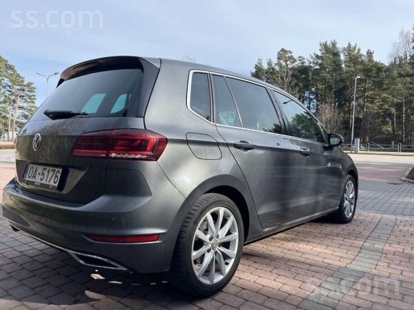 Grey Volkswagen Golf Sportsvan 2020 in Ventspils, with an engine capacity of 2.00 L and mileage of 33 thousand km for 18300 €, photo 4 on AUTOMOTO.COM.LV
