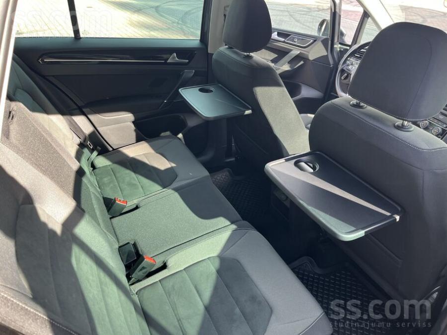 Grey Volkswagen Golf Sportsvan 2020 in Ventspils, with an engine capacity of 2.00 L and mileage of 33 thousand km for 8750 €, photo 12 on AUTOMOTO.COM.LV