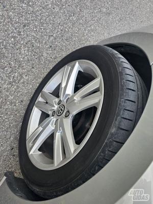 Pelēks Volkswagen Golf Sportsvan 2014 Viļņa, ar dzinēja tilpumu 1.40 L un nobraukumu 121 tūkst. km par 9400 €, foto 18 vietnē AUTOMOTO.COM.LV