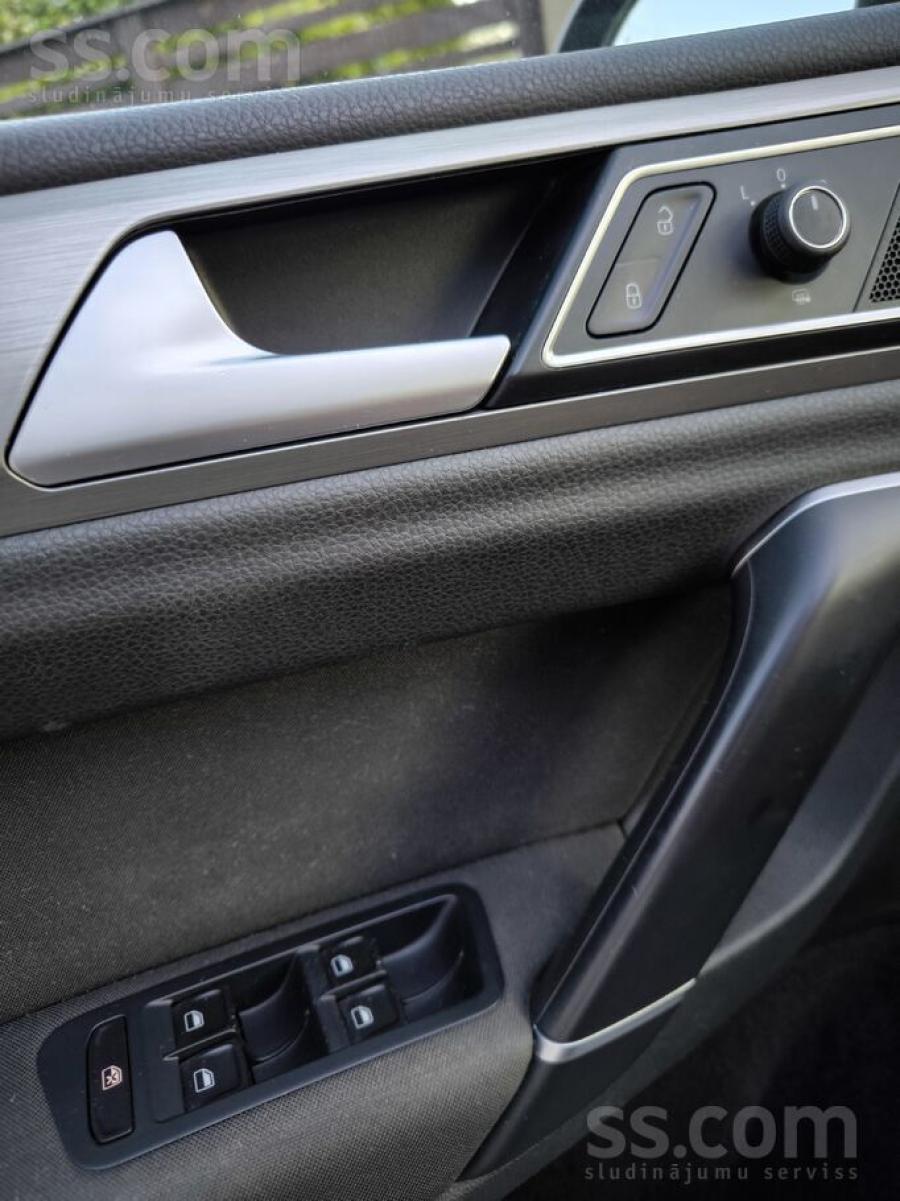 Grey Volkswagen Golf Sportsvan 2015 in Jelgava, with an engine capacity of 1.20 L and mileage of 0 thousand km for 6350 €, photo 12 on AUTOMOTO.COM.LV