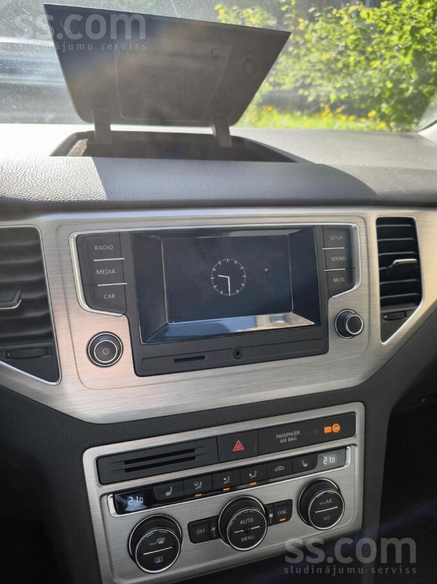 Grey Volkswagen Golf Sportsvan 2015 in Jelgava, with an engine capacity of 1.20 L and mileage of 0 thousand km for 6350 €, photo 17 on AUTOMOTO.COM.LV