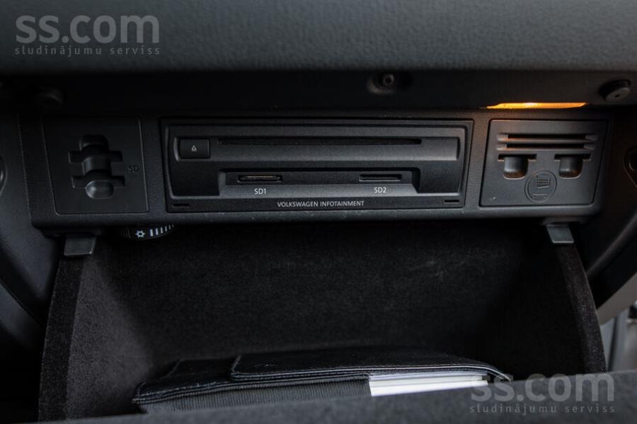 Grey Volkswagen Golf Sportsvan 2015 in Riga, with an engine capacity of 2.00 L and mileage of 189 thousand km for 10790 €, photo 19 on AUTOMOTO.COM.LV