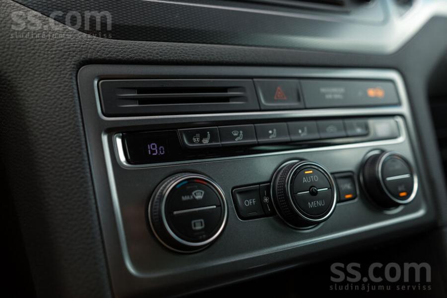 Grey Volkswagen Golf Sportsvan 2015 in Riga, with an engine capacity of 2.00 L and mileage of 189 thousand km for 10790 €, photo 21 on AUTOMOTO.COM.LV