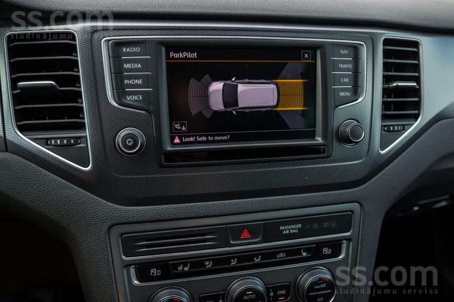 Grey Volkswagen Golf Sportsvan 2015 in Riga, with an engine capacity of 2.00 L and mileage of 189 thousand km for 10790 €, photo 23 on AUTOMOTO.COM.LV