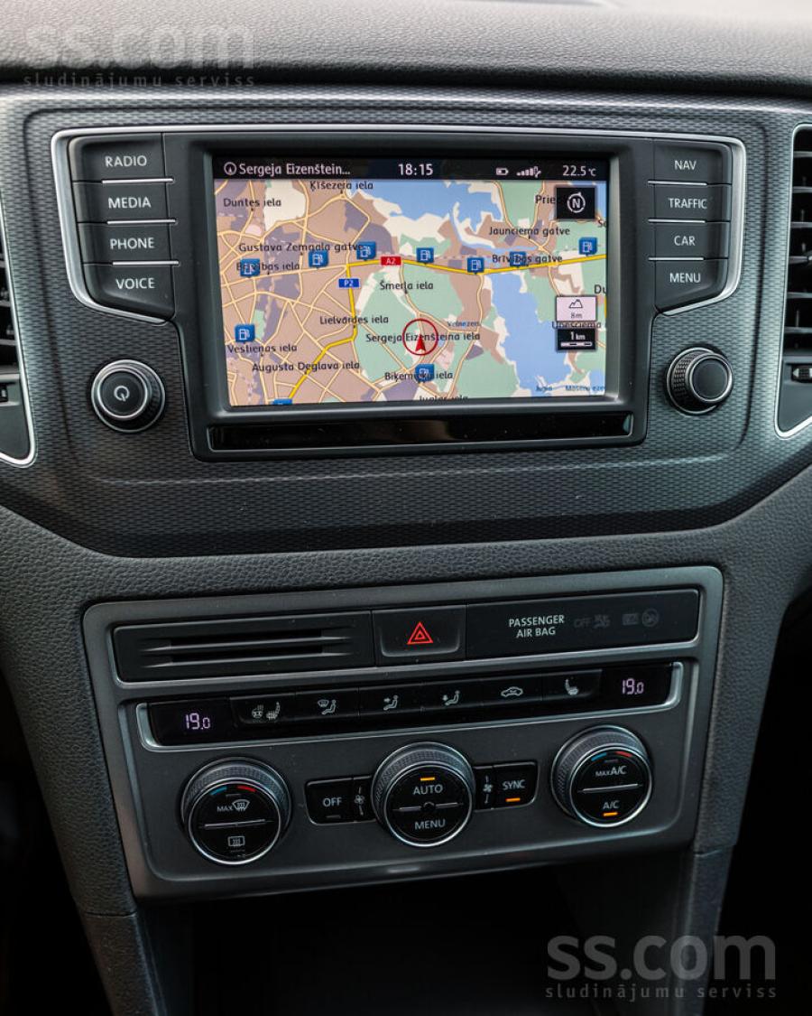 Grey Volkswagen Golf Sportsvan 2015 in Riga, with an engine capacity of 2.00 L and mileage of 189 thousand km for 10790 €, photo 25 on AUTOMOTO.COM.LV