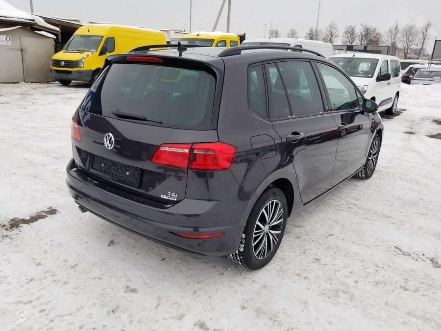 Pelēks Volkswagen Golf Sportsvan 2016 Kauņa, ar dzinēja tilpumu 1.20 L un nobraukumu 214 tūkst. km par 8250 €, foto 6 vietnē AUTOMOTO.COM.LV