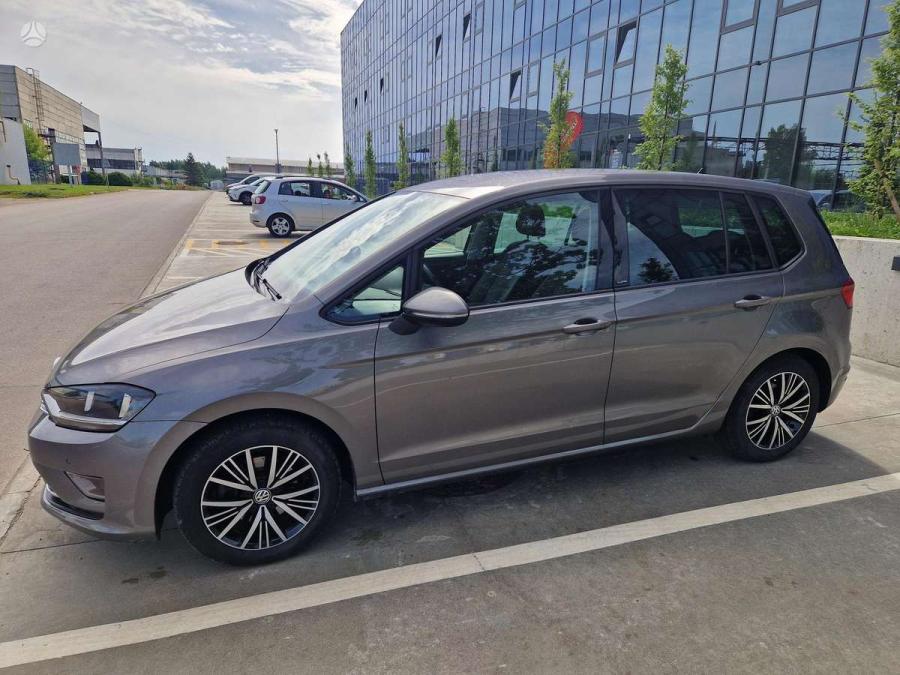 Pelēks Volkswagen Golf Sportsvan 2016 Panevēža, ar dzinēja tilpumu 1.40 L un nobraukumu 202 tūkst. km par 8700 €, foto 3 vietnē AUTOMOTO.COM.LV