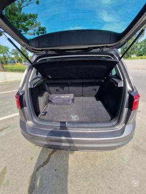 Pelēks Volkswagen Golf Sportsvan 2016 Panevēža, ar dzinēja tilpumu 1.40 L un nobraukumu 202 tūkst. km par 8700 €, foto 15 vietnē AUTOMOTO.COM.LV