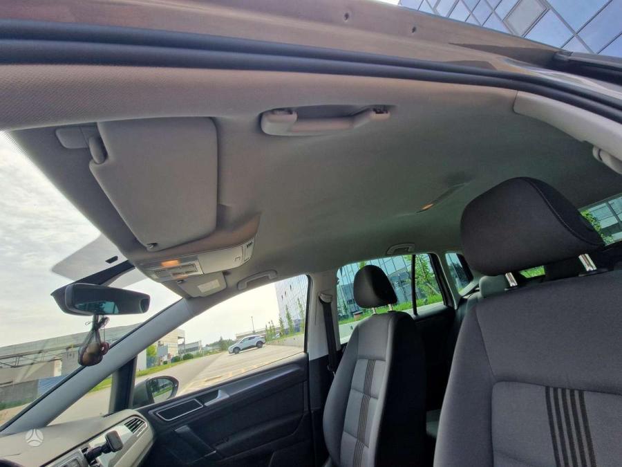 Pelēks Volkswagen Golf Sportsvan 2016 Panevēža, ar dzinēja tilpumu 1.40 L un nobraukumu 202 tūkst. km par 8700 €, foto 23 vietnē AUTOMOTO.COM.LV