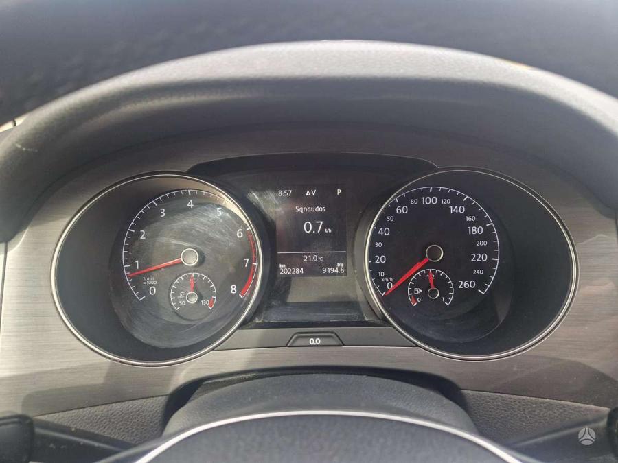 Pelēks Volkswagen Golf Sportsvan 2016 Panevēža, ar dzinēja tilpumu 1.40 L un nobraukumu 202 tūkst. km par 8700 €, foto 25 vietnē AUTOMOTO.COM.LV