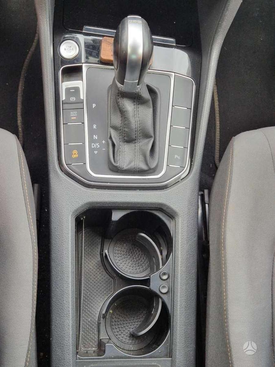 Pelēks Volkswagen Golf Sportsvan 2016 Panevēža, ar dzinēja tilpumu 1.40 L un nobraukumu 202 tūkst. km par 8700 €, foto 31 vietnē AUTOMOTO.COM.LV