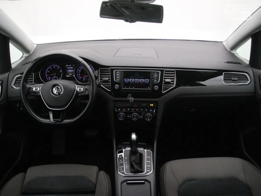 Grey Volkswagen Golf Sportsvan 2016 in Vilnius, with an engine capacity of 1.40 L and mileage of 227 thousand km for 9699 €, photo 3 on AUTOMOTO.COM.LV