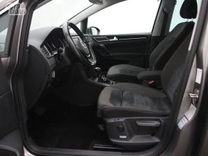 Grey Volkswagen Golf Sportsvan 2016 in Vilnius, with an engine capacity of 1.40 L and mileage of 227 thousand km for 9699 €, photo 5 on AUTOMOTO.COM.LV