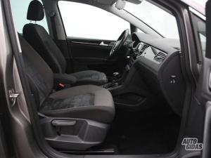 Grey Volkswagen Golf Sportsvan 2016 in Vilnius, with an engine capacity of 1.40 L and mileage of 227 thousand km for 9699 €, photo 15 on AUTOMOTO.COM.LV