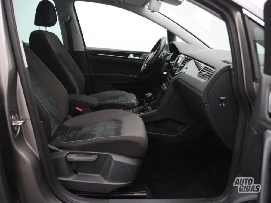 Grey Volkswagen Golf Sportsvan 2016 in Vilnius, with an engine capacity of 1.40 L and mileage of 227 thousand km for 9699 €, photo 15 on AUTOMOTO.COM.LV